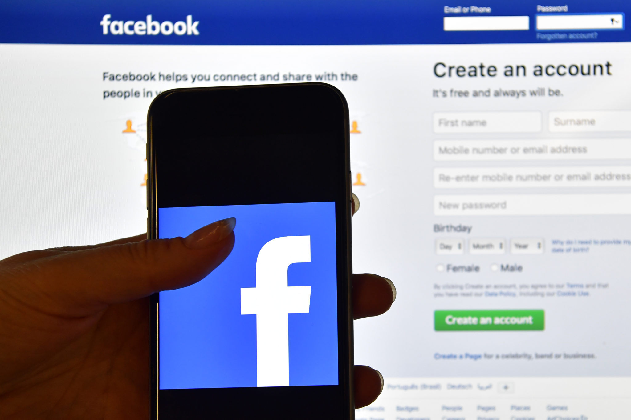 Facebook wallet Novi looks to add staff in Philippines
